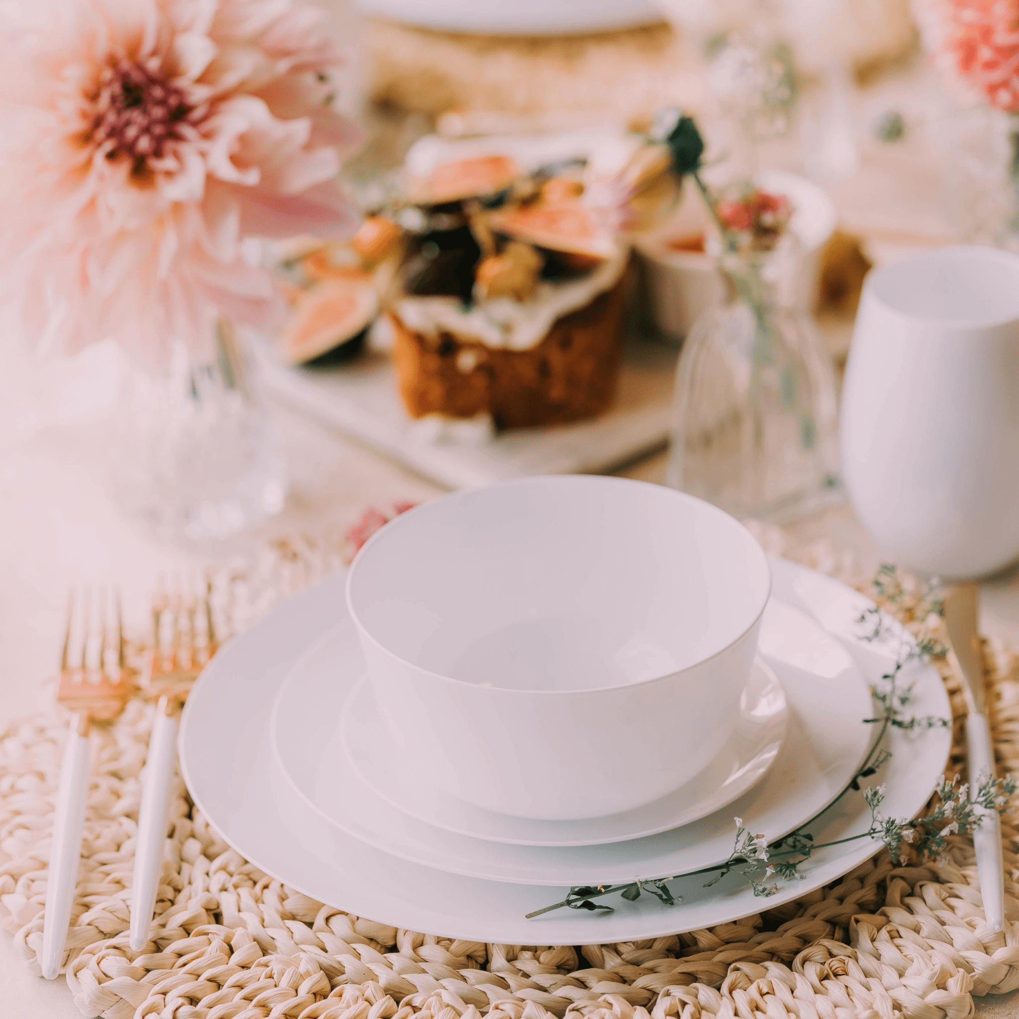 Enchanted Frost: Elegant Winter Tablescapes for Celebrations